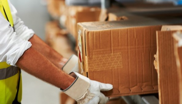 Empresa de Distribuição de Utilidades Contrata Embalador